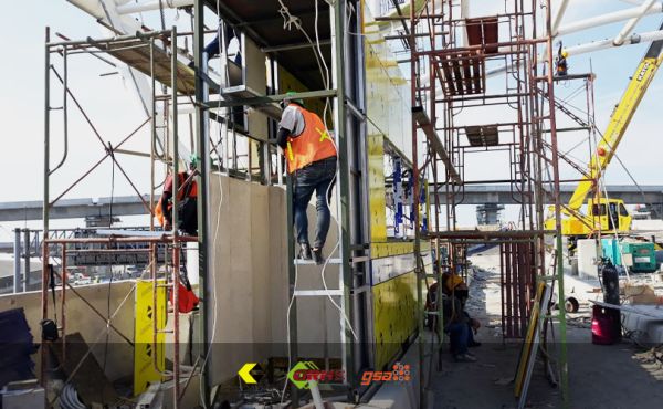 Pemasangan ACP Gedung