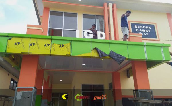 Pemasangan ACP Gedung